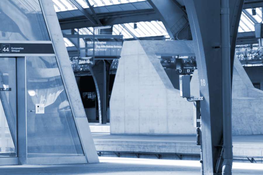 IoT und Sensorlösungen für Aufzüge, Fahrtreppen und Tore